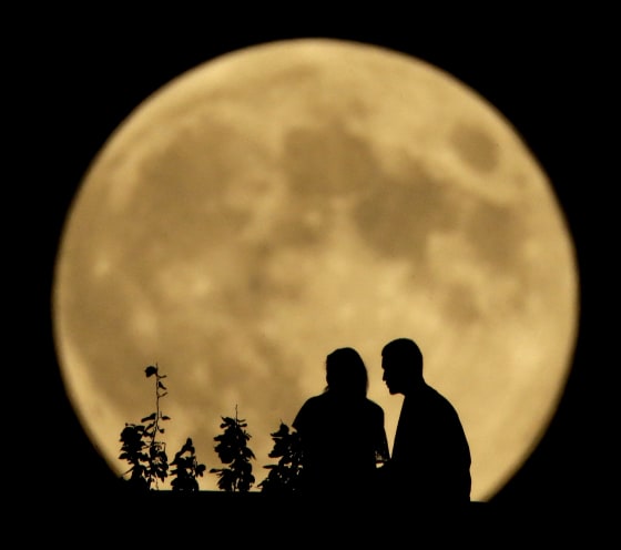Glowing Reviews: Supermoon Finale Lights up the Night