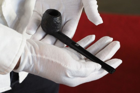 Hugh Hefner's pipe, slippers, and famous robe are going on the auction ...