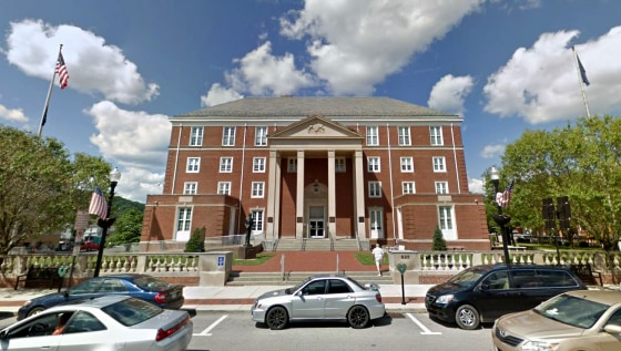 Bagged lunch sparks inmate fight in courthouse holding cell