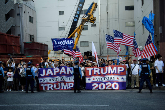 As Democrats debate, Trump forced to share spotlight