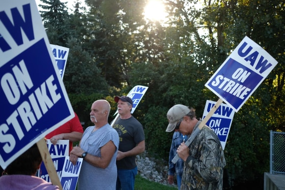 Tensions and tempers rise on the picket lines as General Motors strike ...