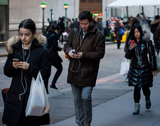 Cellphone-related head and neck injuries on the rise, study says