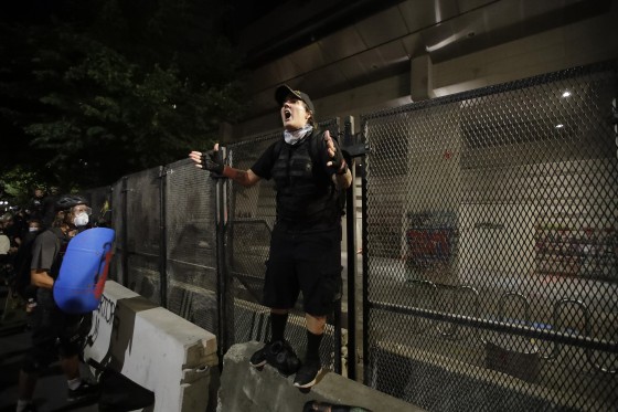 Portland says federal government owes nearly $200,000 over courthouse fence