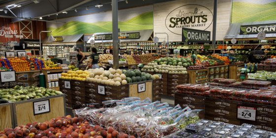 Video shows man's anti-mask tirade in Arizona store before he is hauled out