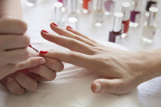 Florida singer apologizes after telling Asian nail salon worker to go ...