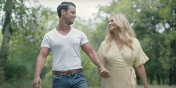 Miranda Lambert released a music video for her song 'Settling Down'