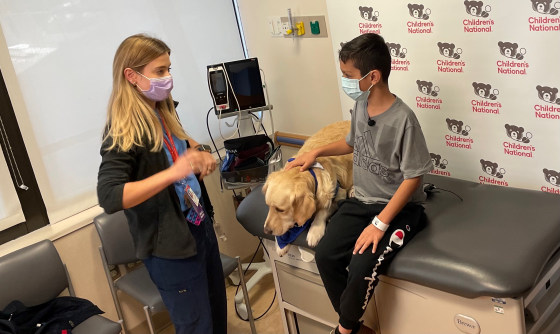 Therapy dogs at COVID-19 vaccine sites help comfort kids