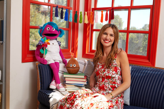 For Latino children, "Club Mundo Kids" educates in Spanish and a litte ...