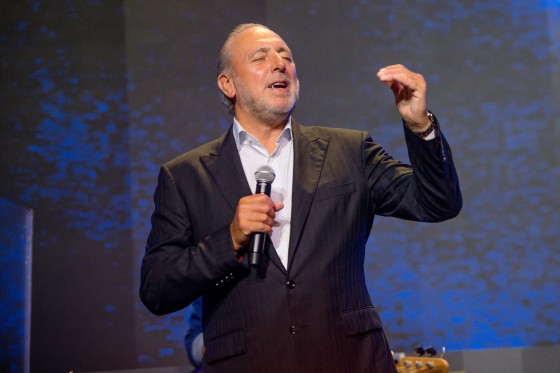 Hillsong leader Brian Houston steps down to fight charge he hid father ...