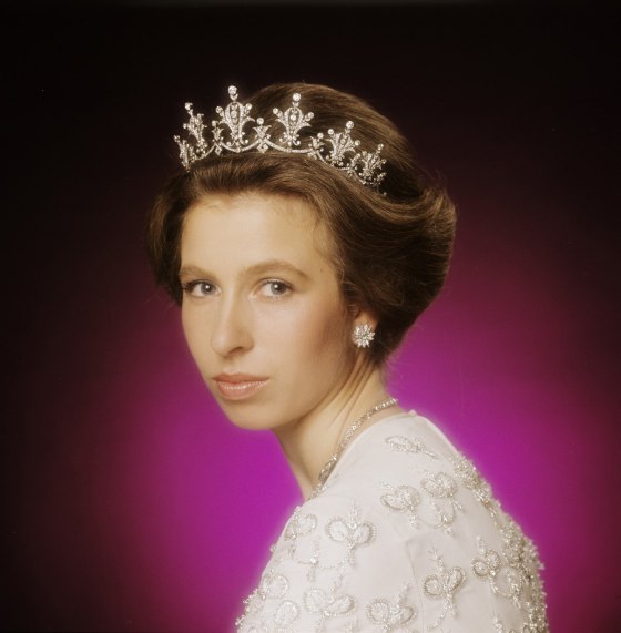 Queen Elizabeth Ii Last Name Harry, Meghan Pay Tribute To Queen