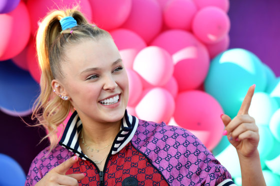 JoJo Siwa Cuts Off Ponytail, Shows Off New Hairdo