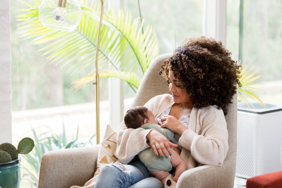 5 Breastfeeding Positions For Moms To Try With Their Baby