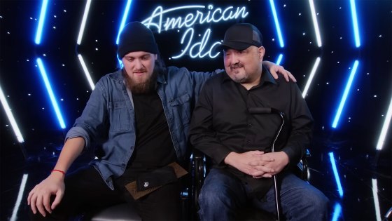 ‘American Idol’ Contestant Oliver Steele Sings to Dad Who Had a Stroke