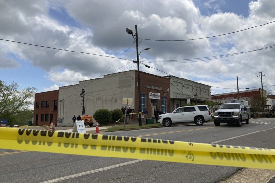 Graduating Alabama students mourn classmates killed at Sweet 16