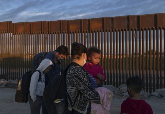 Judge prohibits separating migrant families at US border for 8 years