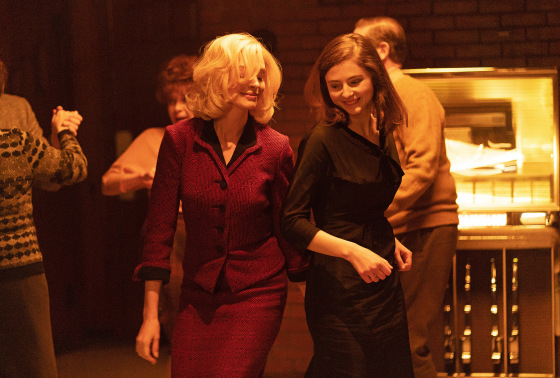 'Eileen' Ending: Anne Hathaway, Thomasin McKenzie Unpack Final Scenes