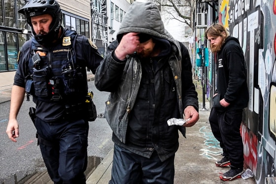 Oregon re-criminalizes small amounts of hard drugs after 2020 voter ...