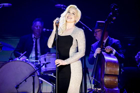 Kellie Pickler makes emotional return to stage in 1st performance since ...