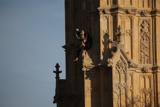 Man with a Palestinian flag climbed London’s Big Ben tower and refused ...