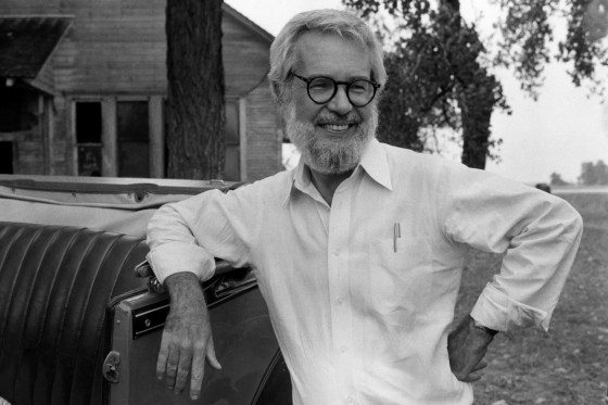 Robert Benton, Oscar-winning filmmaker of 'Kramer vs. Kramer,' dies at 92