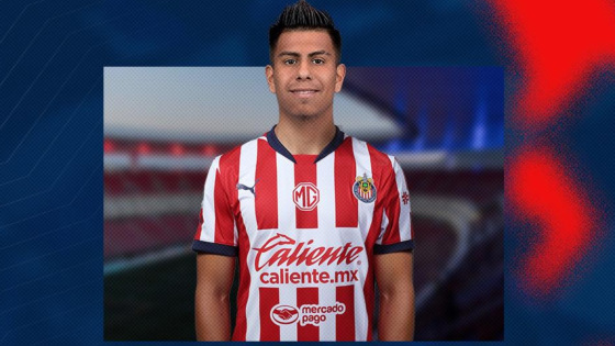 ¡Efraín Álvarez es el primer refuerzo de las Chivas!