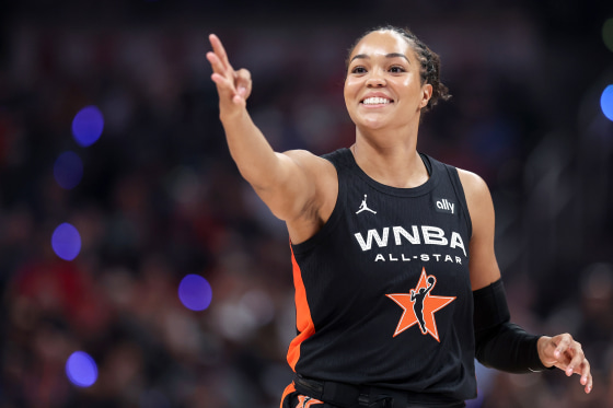 Napheesa Collier's record-breaking performance leads her team to ...