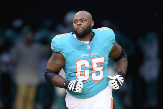 Cowboys guard Rob Jones breaks a bone in his neck