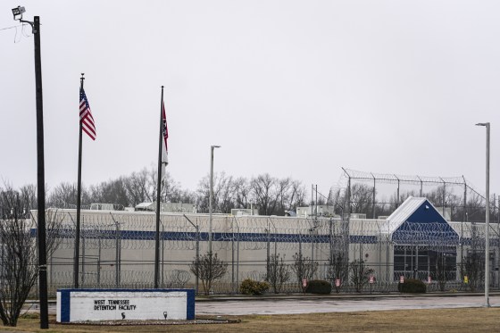 Tennessee town approves deals to turn closed prison into immigration ...