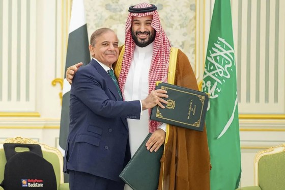 Saudi Arabia signs a mutual defense pact with nuclear-armed Pakistan ...