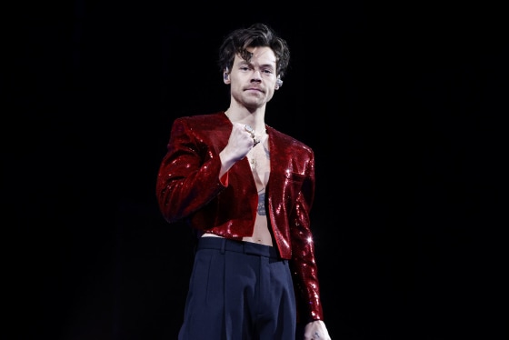 Harry Styles crosses Berlin Marathon finish line in under 3 hours