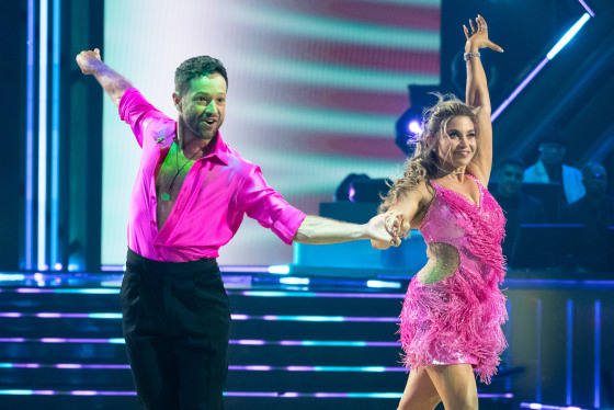 Danielle Fishel addresses injury on 'DWTS' after her performance ...
