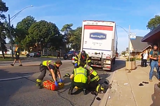 Bodycam videos show ICE agents’ initial reactions to fatal Chicago shooting