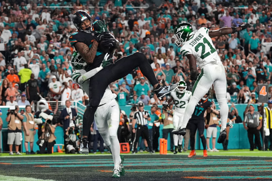 Darren Waller scores 2 touchdowns as Dolphins beat Jets 27-21