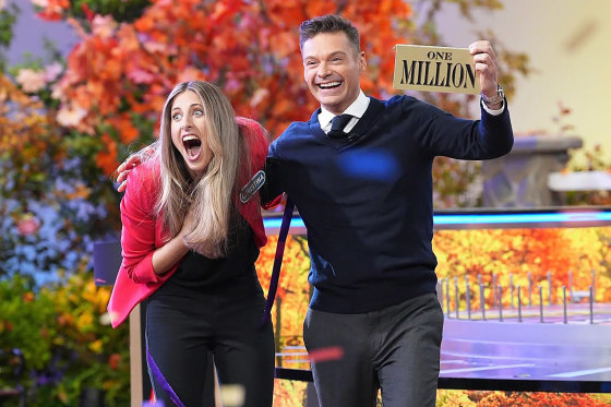 Woman makes 'Wheel of Fortune' history with $1M grand prize win