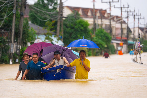 Thailand to airlift critical patients as southern floods kill 33