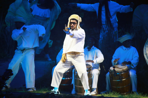 北川瞳 ムチムチ巨乳ボディなランジェリーお姉さん！電マでマンコを刺激されて愛液溢れ出ちゃう！