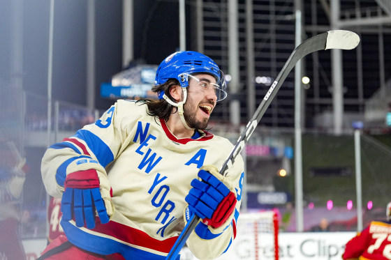 Rangers beat Panthers 5-1 in first outdoor hockey game in Miami