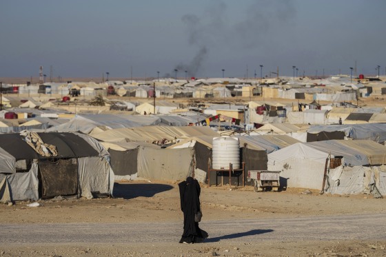 U.S. allies abandon huge ISIS camp amid fighting with Syrian government