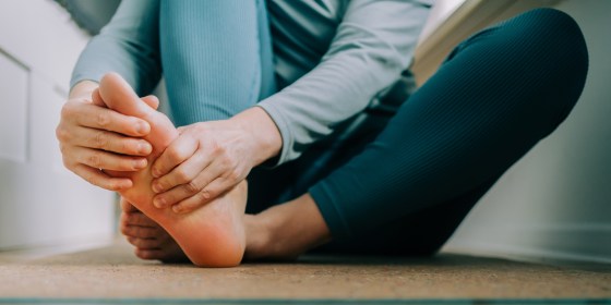 How To Treat Plantar Fasciitis: 7 Podiatrist-Approved Steps