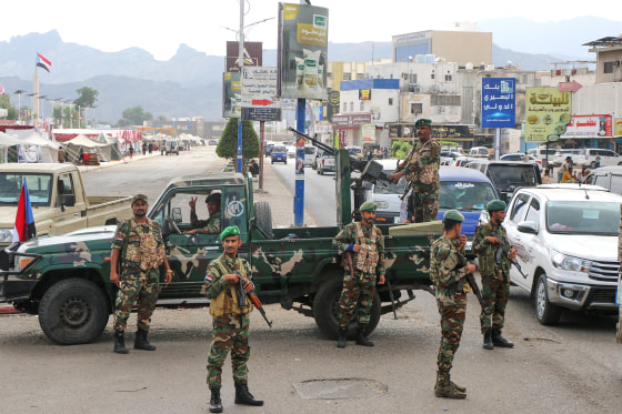 Saudi warplanes strike UAE-backed separatists in southern Yemen