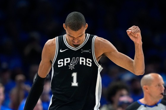 From The Sports Desk: Knicks-Spurs prepare for 1999 NBA Finals reboot