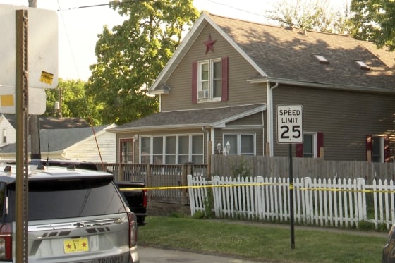 Iowa gunman suspected of killing 6 family members, then himself