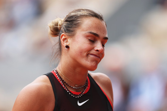 Top-ranked Aryna Sabalenka loses at the French Open after holding a ...