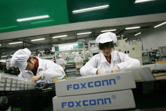 Apple asks labor group to probe China suppliers