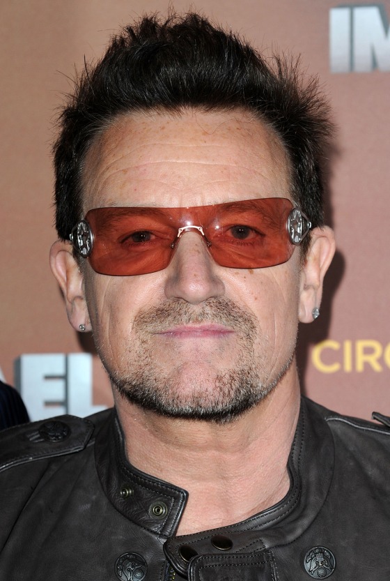 U2's Bono drops in on New York bar to sing standards