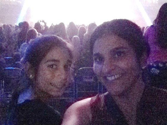 Mother-daughter bonding at Justin Bieber concert makes mom a Belieber
