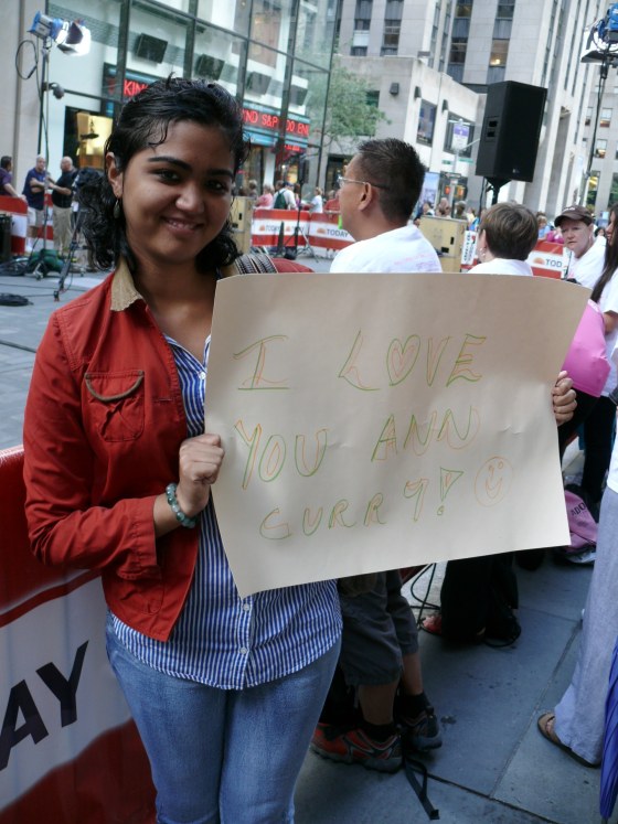Images from the plaza: Fans show the love!