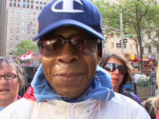 Meredith tests out the TODAY fan experience, hangs with Linny