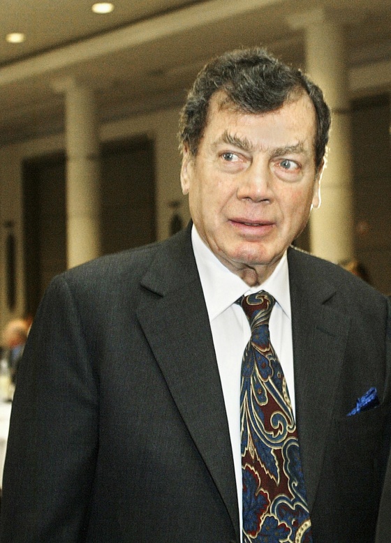 Billionaire businessman, Jewish advocate Bronfman dies