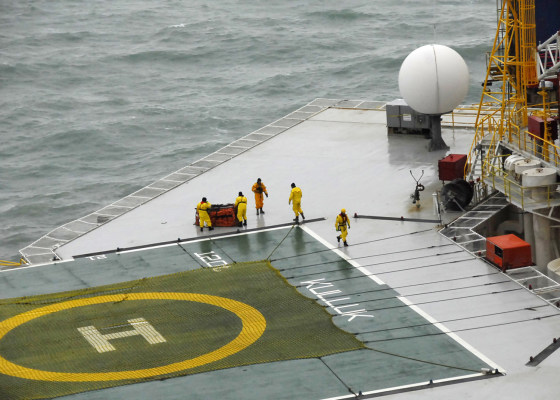 Kulluck drilling rig refloated, being towed to shelter in Alaska
